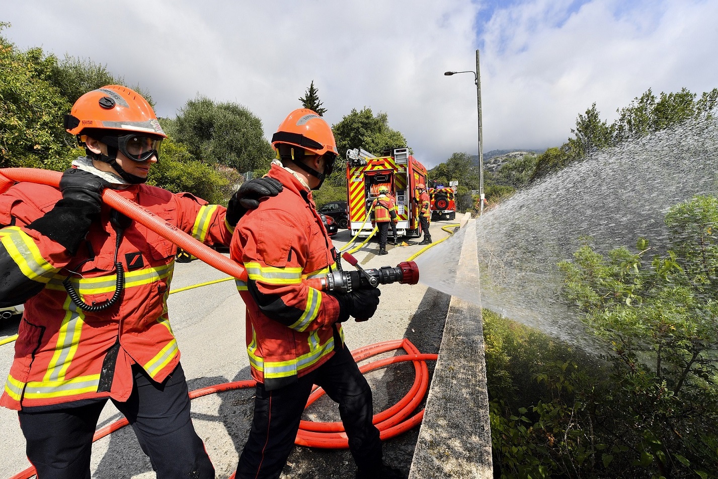 Lotta agli Incendi Boschivi: l'Allenamento dei Vigili del fuoco di ...